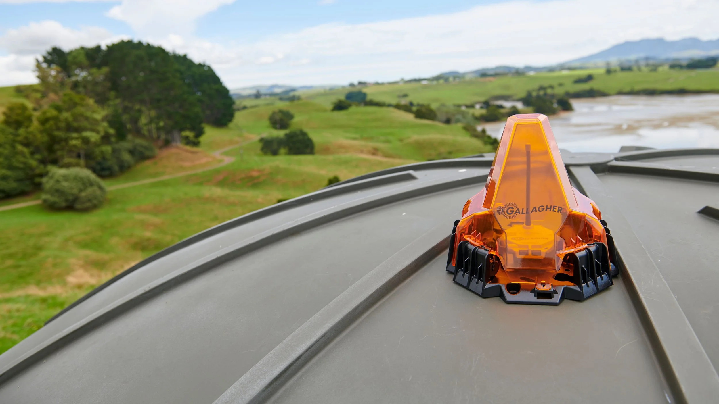 Gallagher Satellite Liquid Monitoring System | FarmRanchStore.com