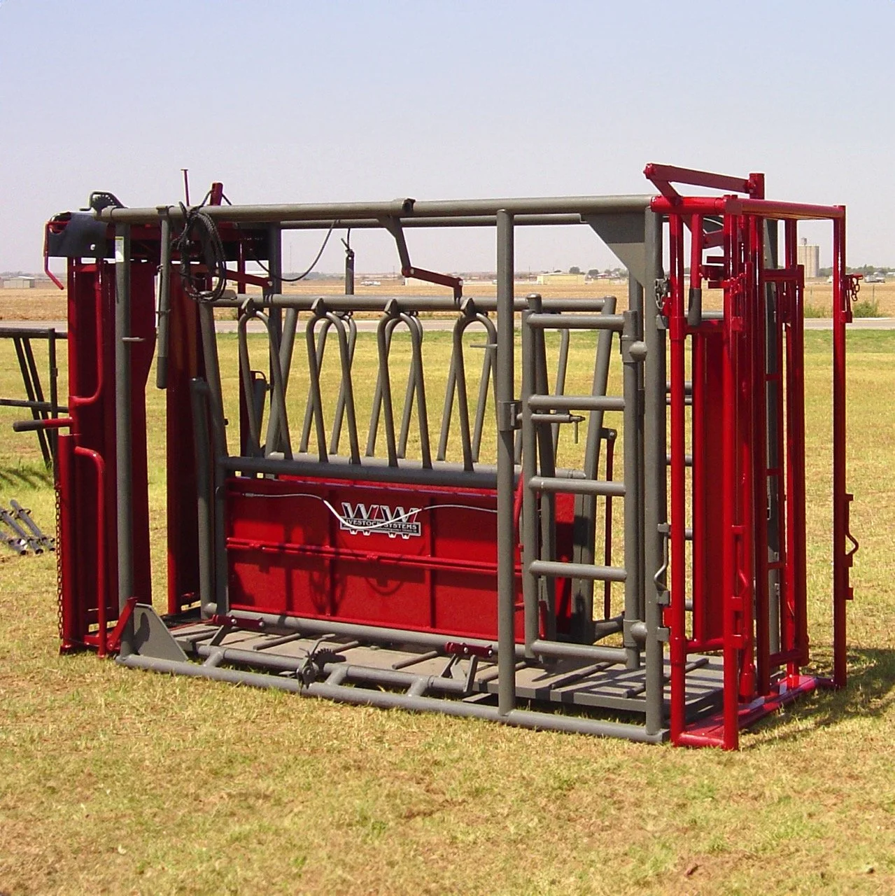 Squeeze Chutes | Cattle Chutes | FarmRanchStore.com