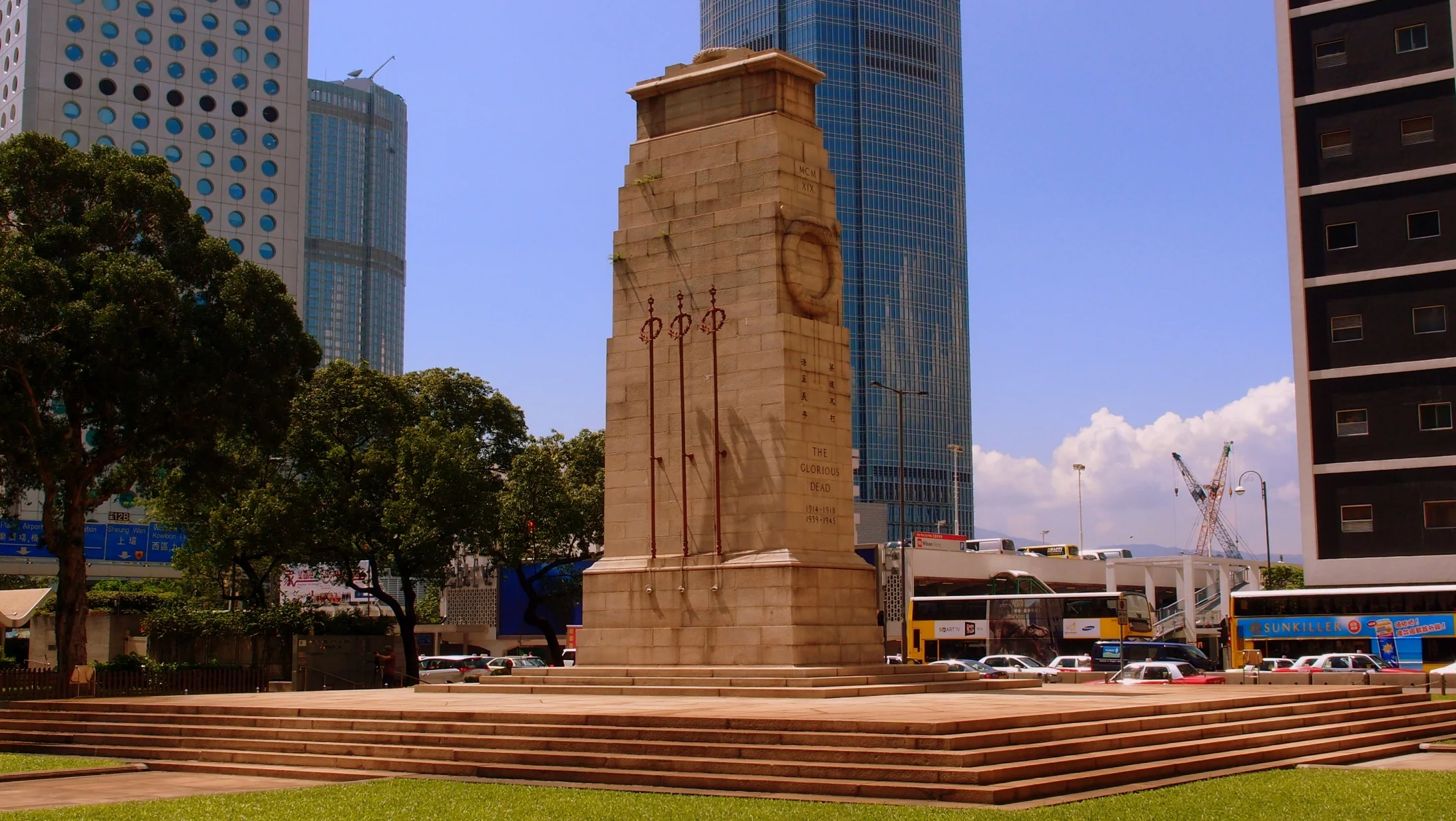 Hong Kong Tours | Offbeat attractions | Statue Square, Central, Hong ...