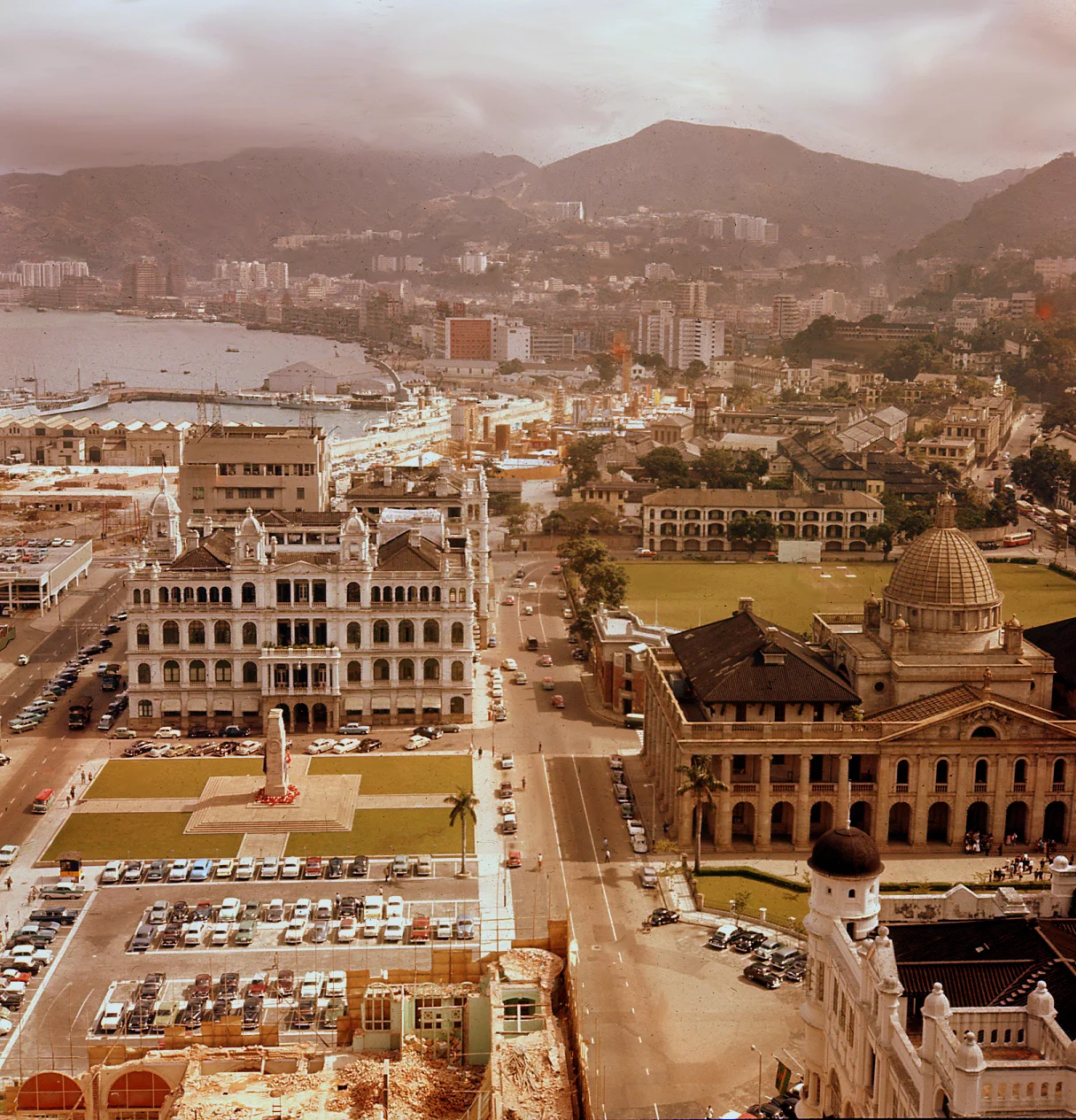 Hong Kong Tours | Offbeat attractions | Statue Square, Central, Hong ...