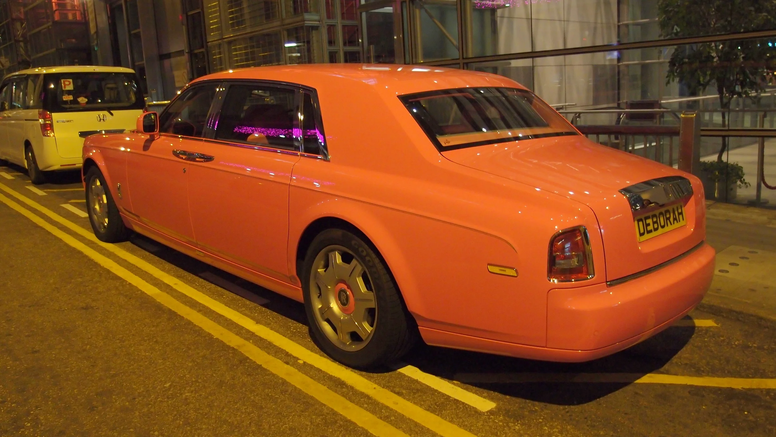Private Walking Tours Hong Kong | A pink Rolls Royce Phantom — J3 ...