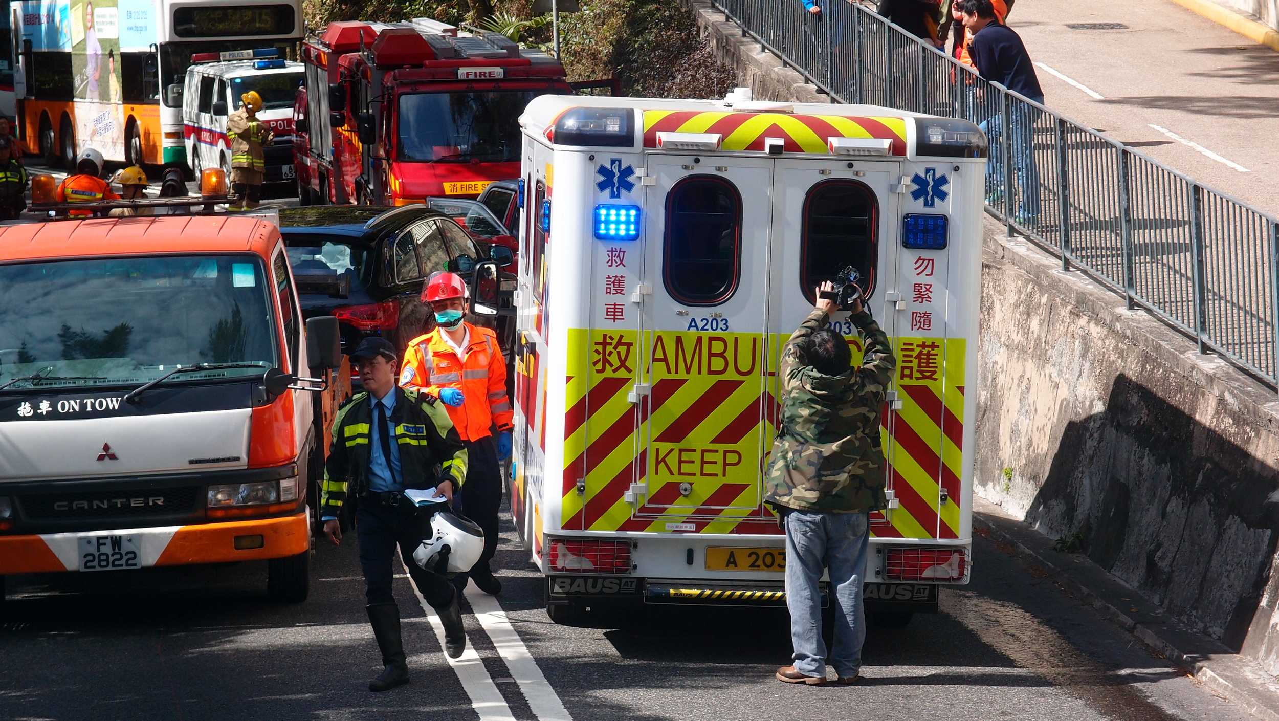 Hello Hong Kong | Major traffic accident near Victoria Peak — J3 ...