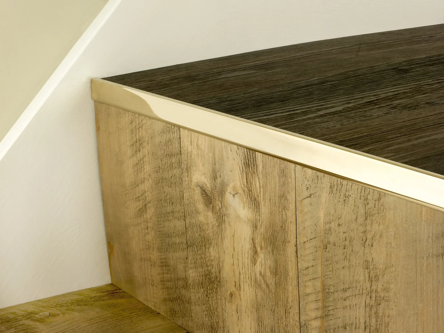 LVT Nosing no bull (Nosing)