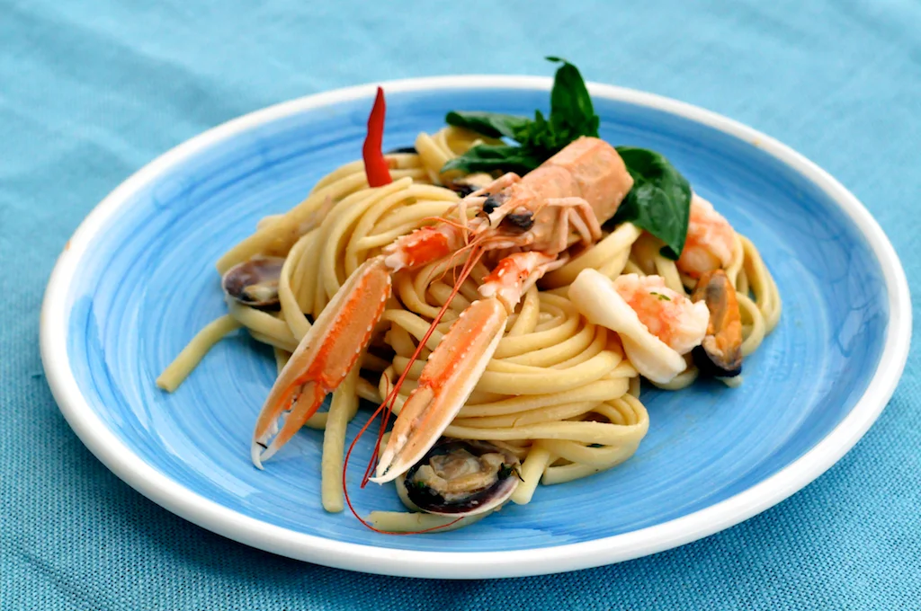 Lady Erbapepe | Linguine con scampi, cozze, vongole e calamaretti (di ...