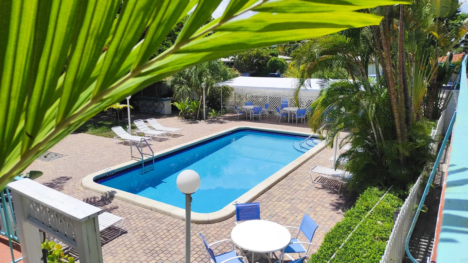 About — GREEN ISLAND INN