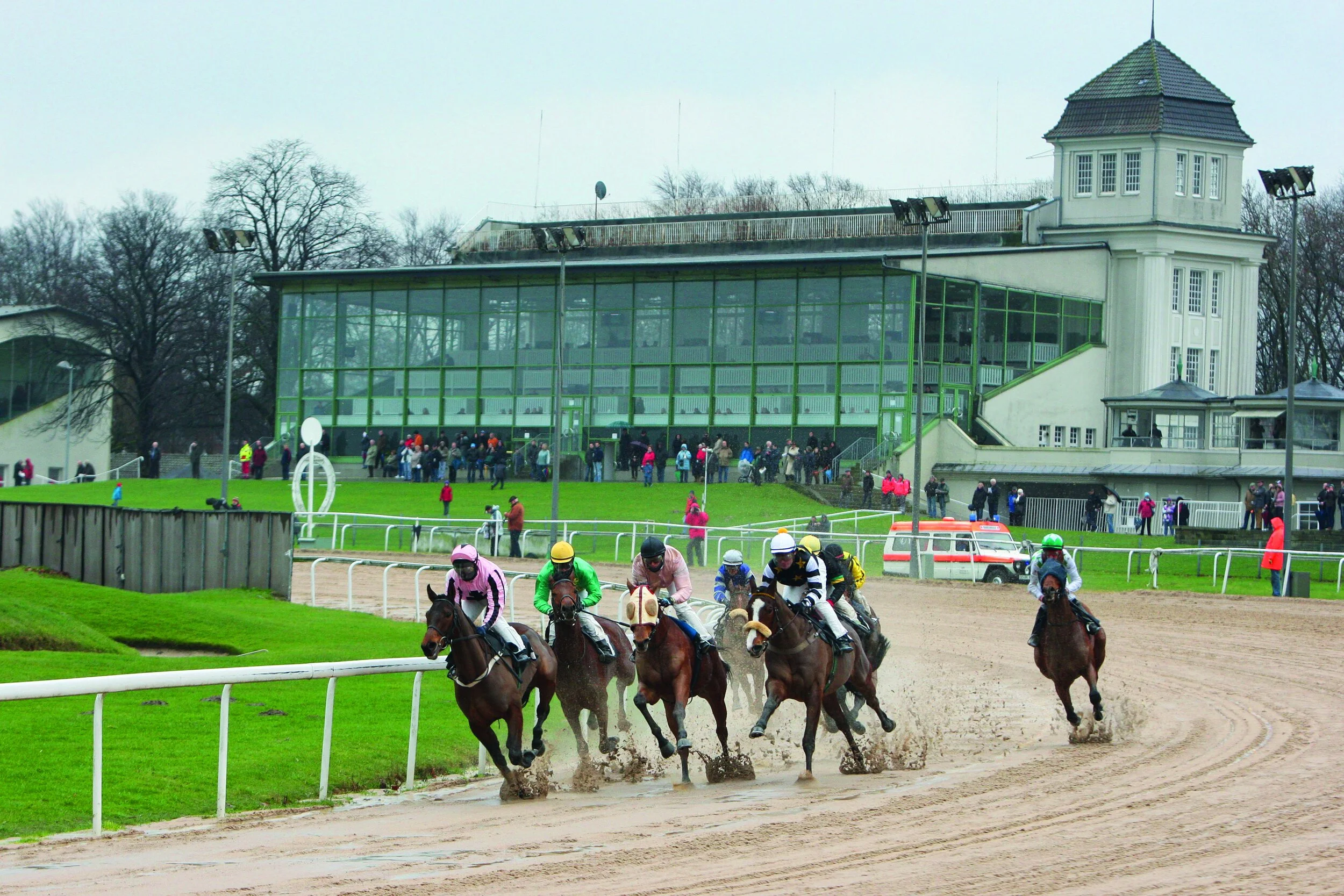 Investing in All Weather racing | Trainer Magazine | European Trainer ...