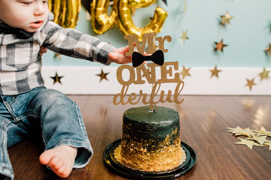 Bellingham Baby One Year Cake Smash Photographer Huck