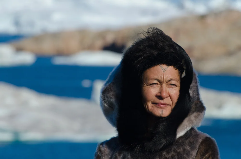 Inuit People Hunting