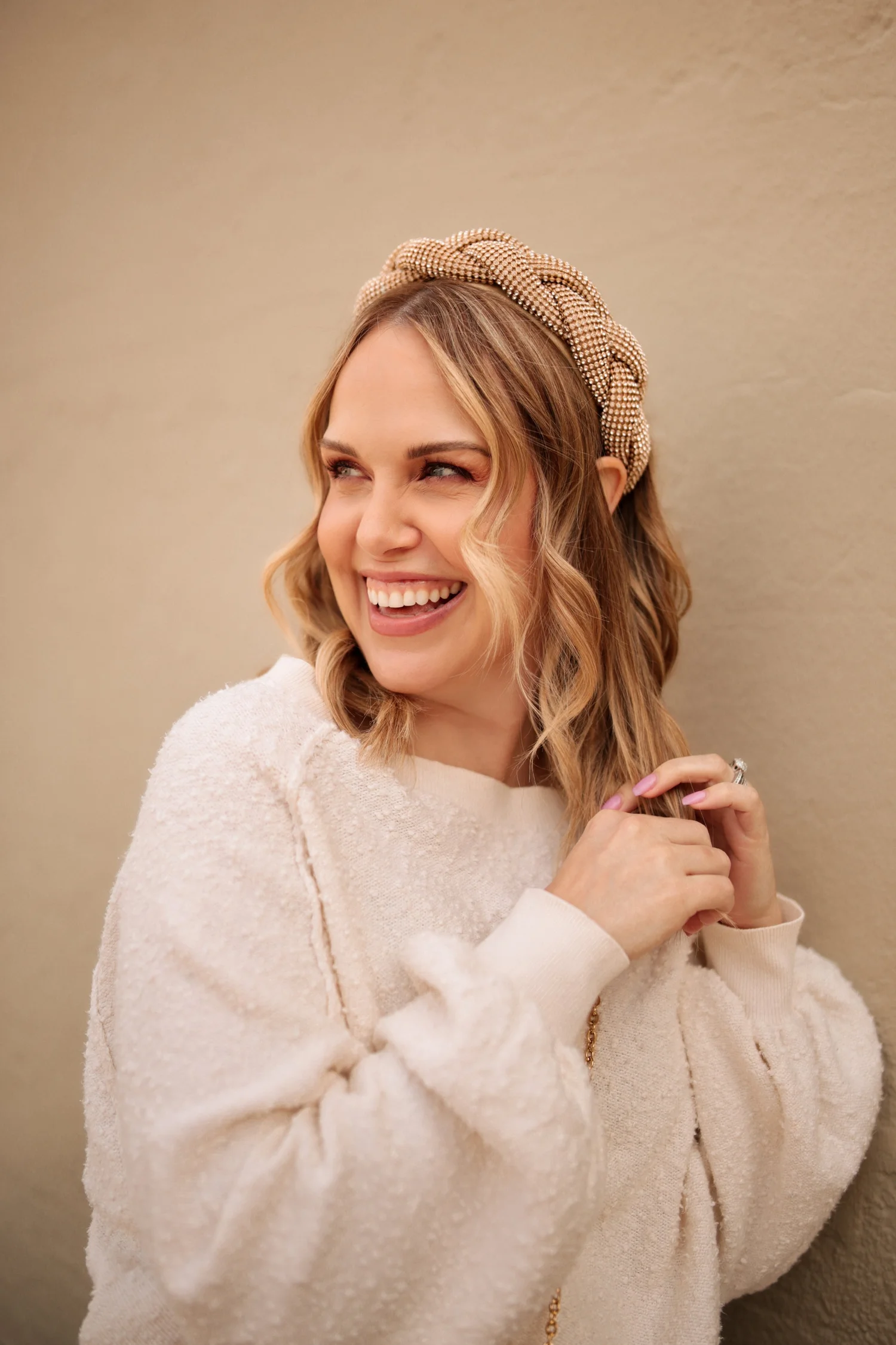 Nicole Roshak — Modele Salon