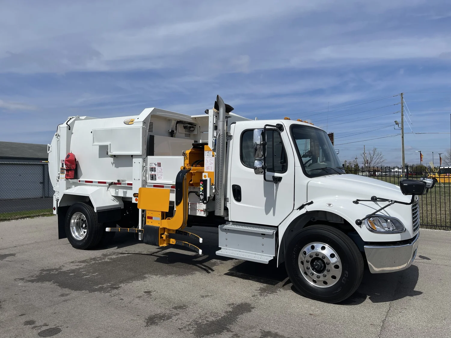 Labrie Automated Side Loader Refuse Trucks | Full Eject & Pendulum ...