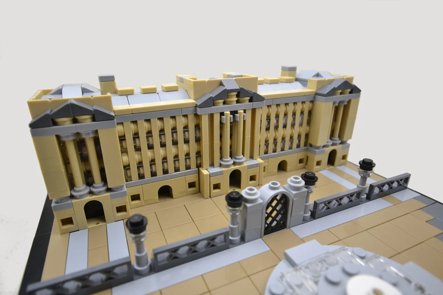 Review: LEGO Architecture Buckingham Palace 21029 - BrickNerd - All ...