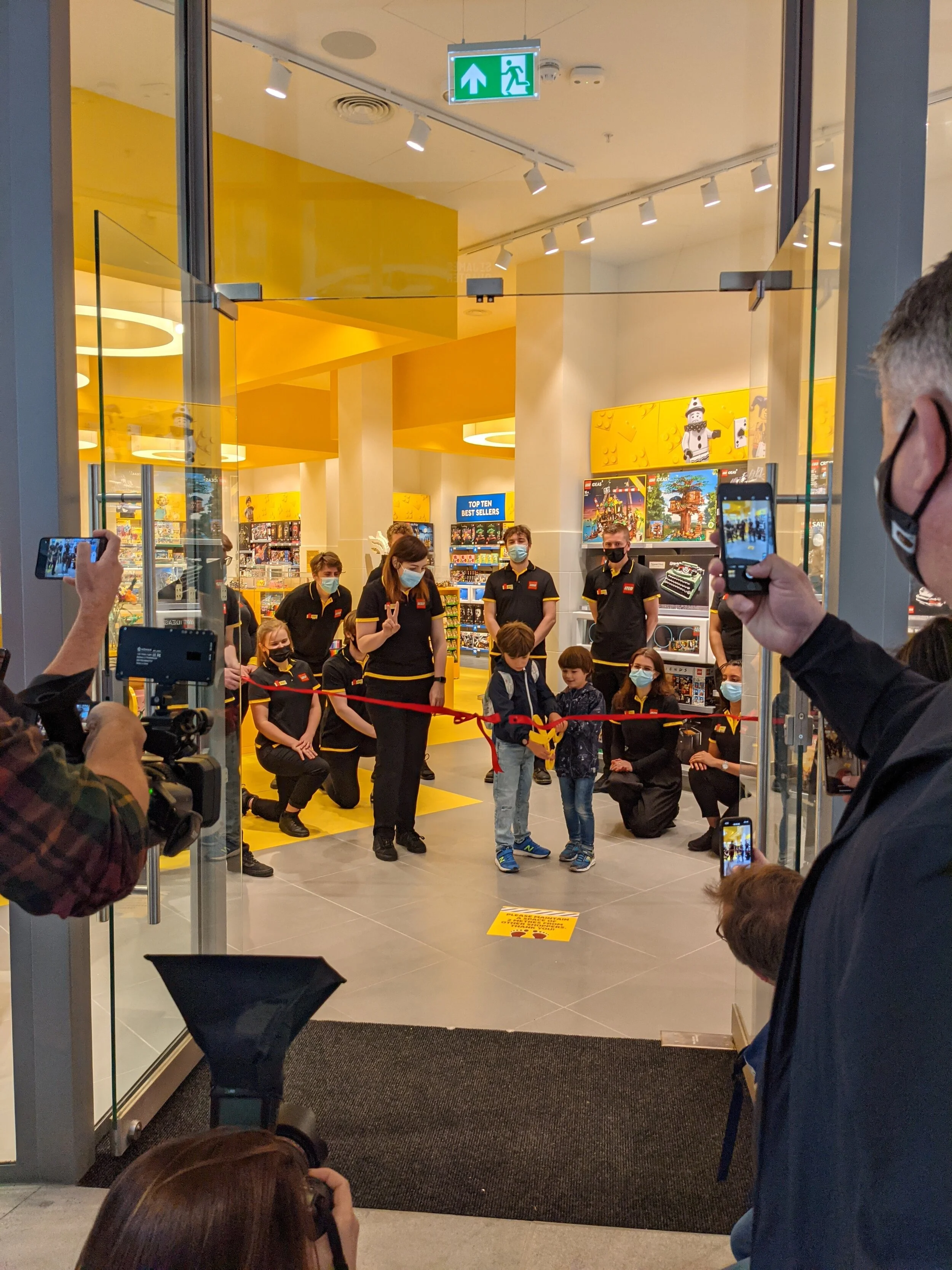 A LEGO Store in Edinburgh: Open It and They Will Come! - BrickNerd ...
