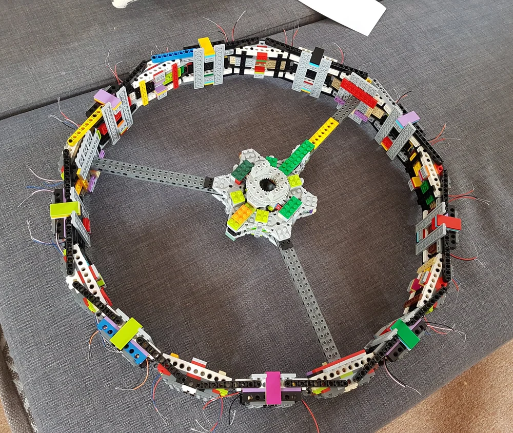 Inside the The Ark: Adding Movement and Stability to a LEGO Spaceship ...