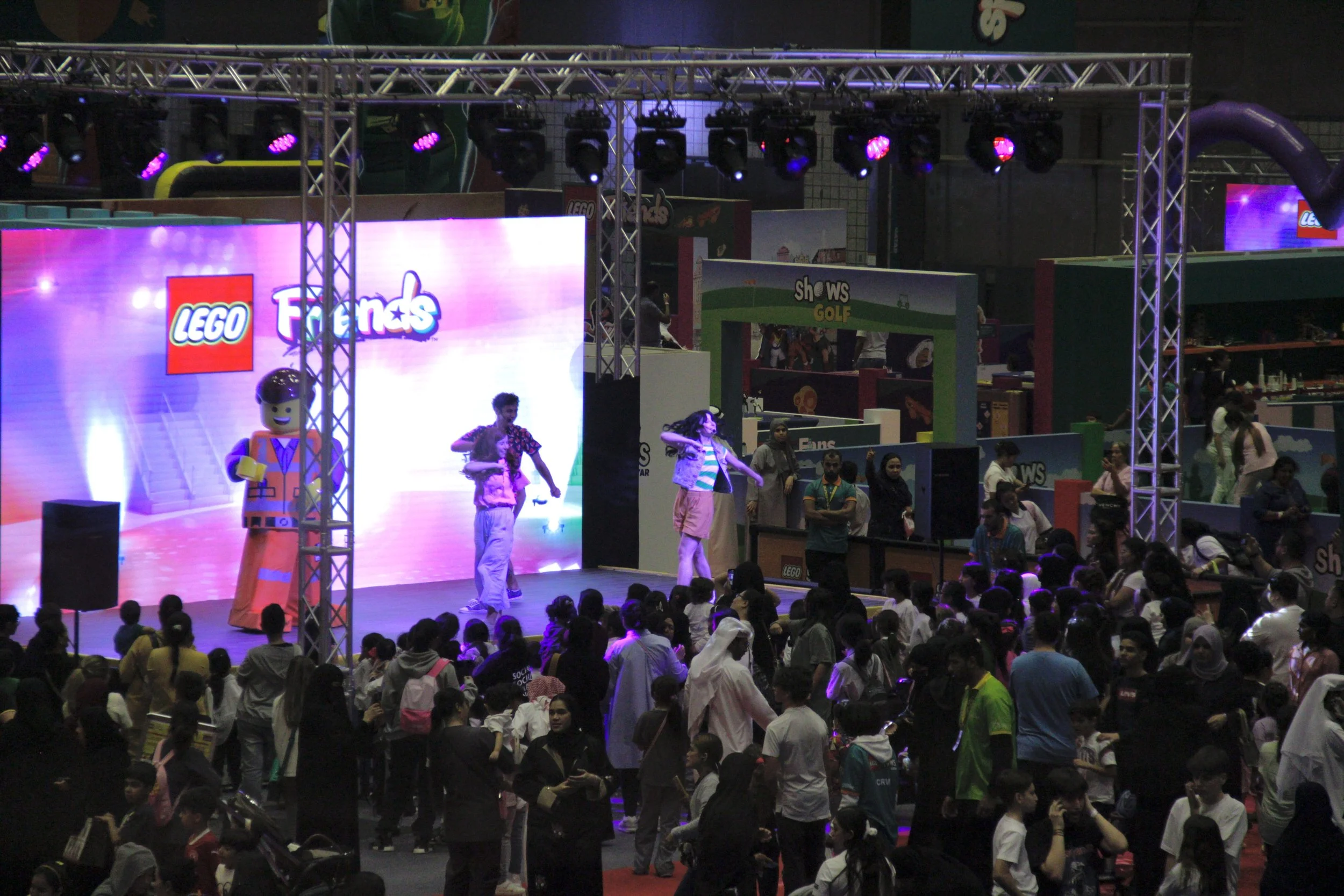 LEGO Shows Qatar 2024: How To Survive a 16-Day Event - BrickNerd - All ...