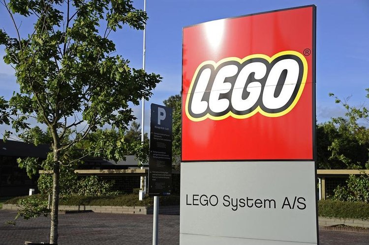 Behind the Design of LEGO Typography - BrickNerd - All things LEGO and ...