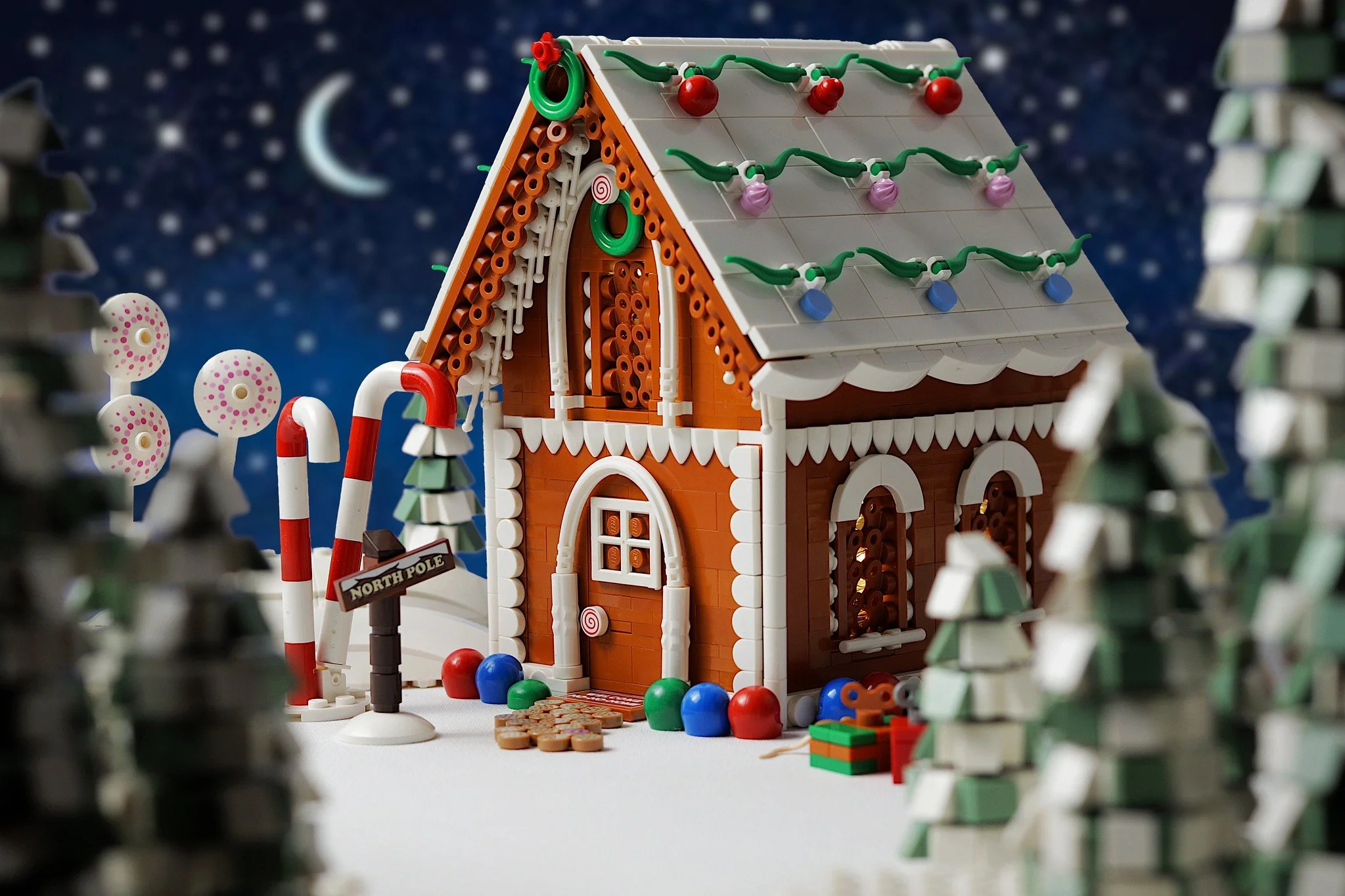 Sugar and Spice: LEGO Gingerbread Houses Good Enough To Eat - BrickNerd ...