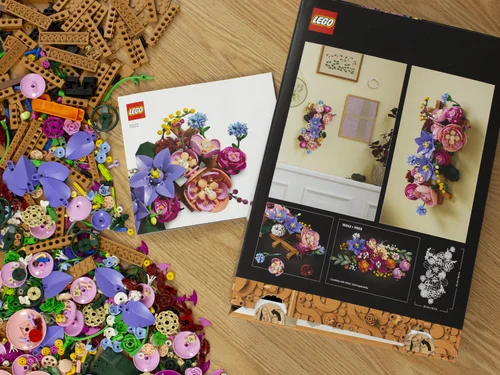 LEGO Botanicals 11503: A Flower Wall of Parts and Possibilities ...
