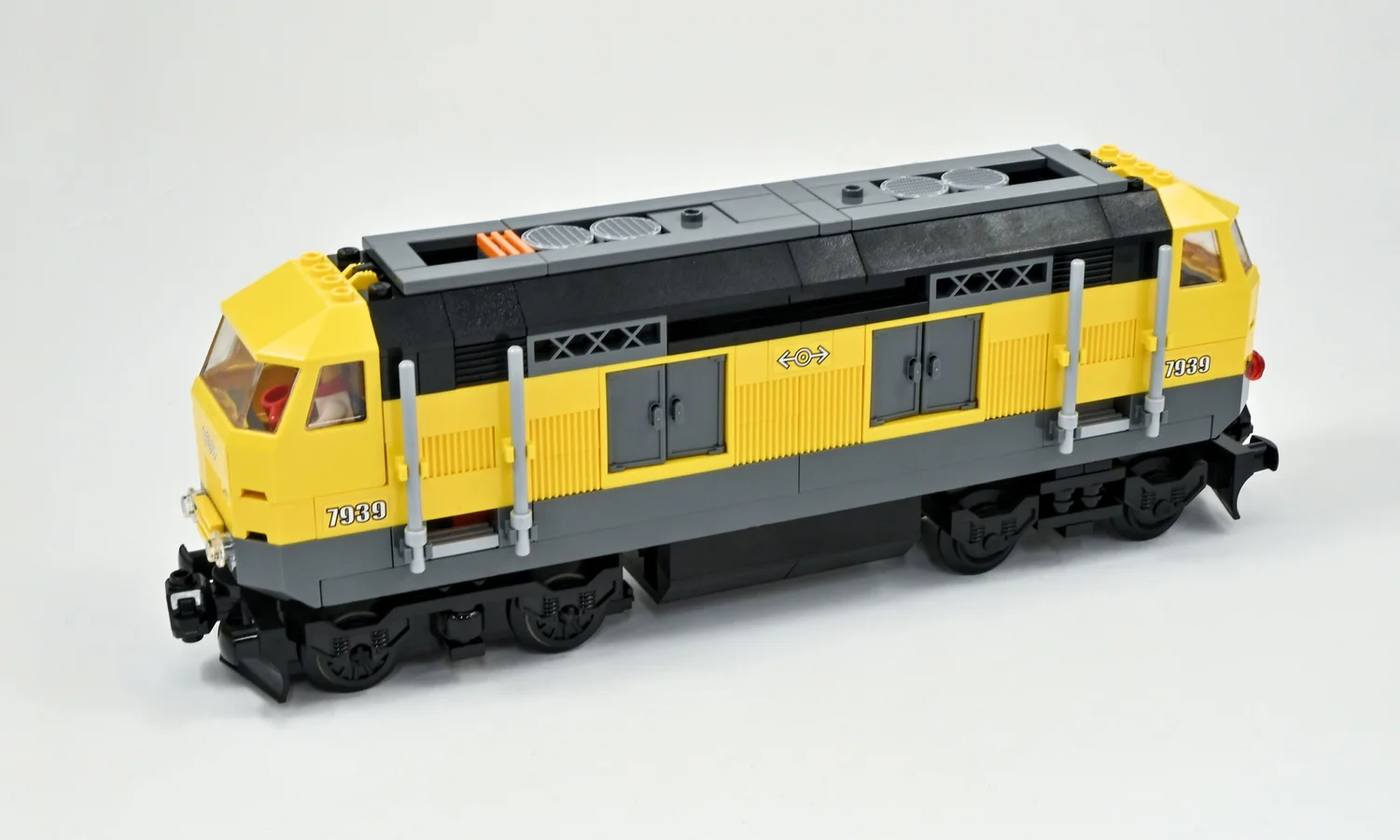 Building Style: With Trains, Sometimes Less is More - BrickNerd - All ...