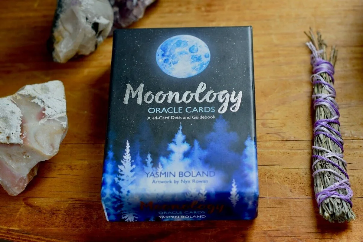 How To Use Oracle Cards To Connect With Spirit — Amanda Linette Meder