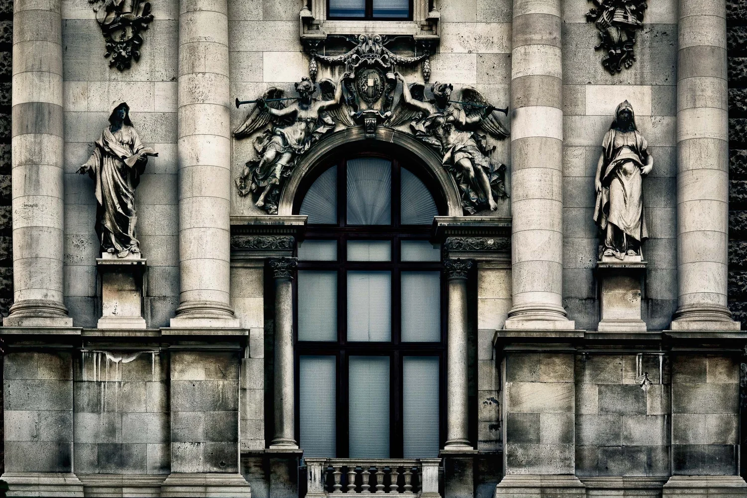 Fantastic Architecture Photos That Show Balance And Stability