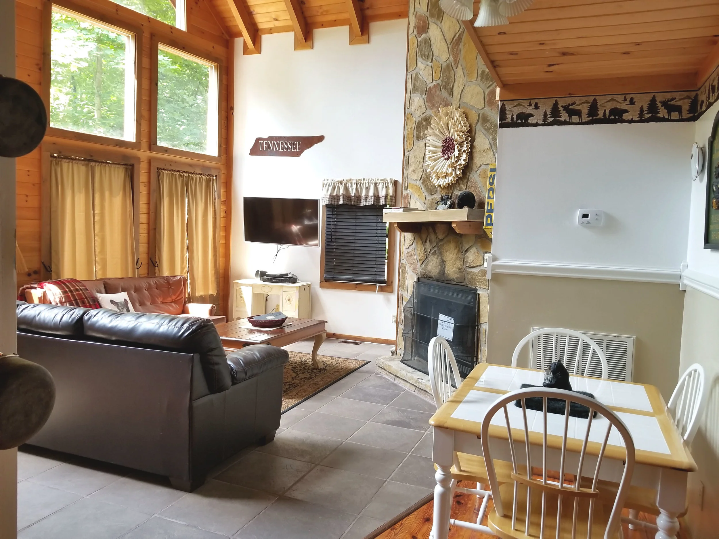Bear's Den Cabin — Your Getaway in The Smoky Mountains