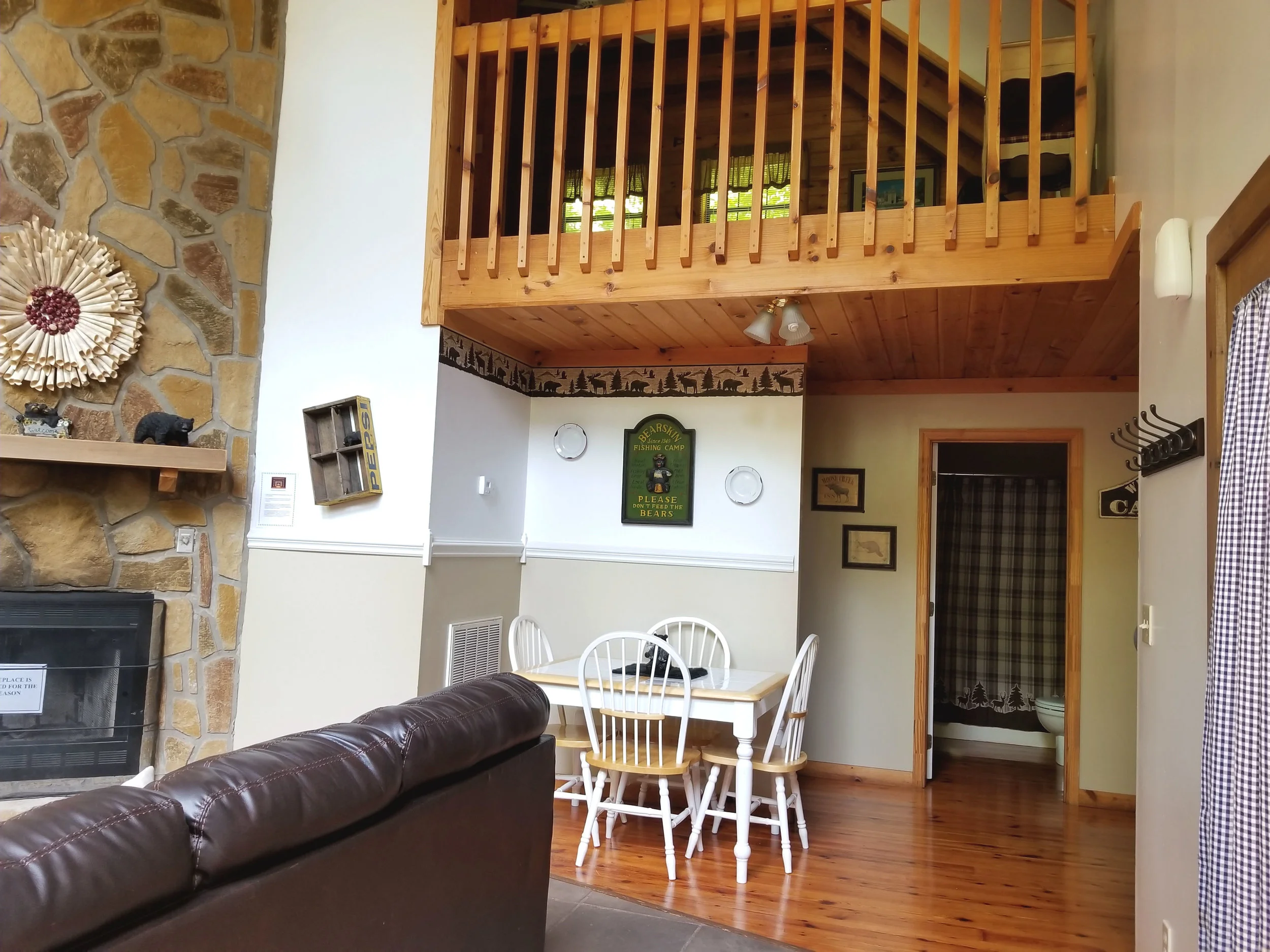 Bear's Den Cabin — Your Getaway in The Smoky Mountains