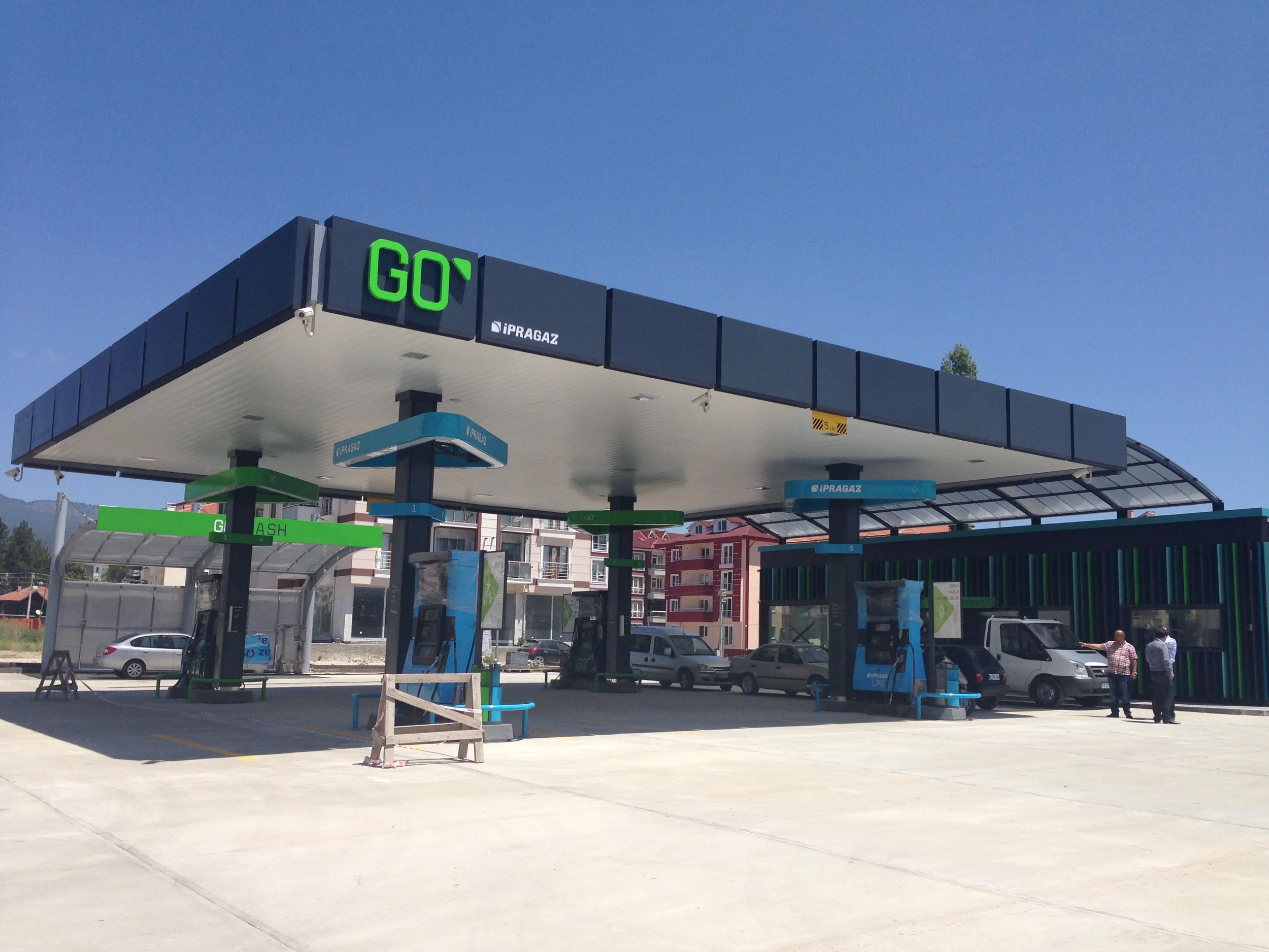 Go service station — M+P arquitectos