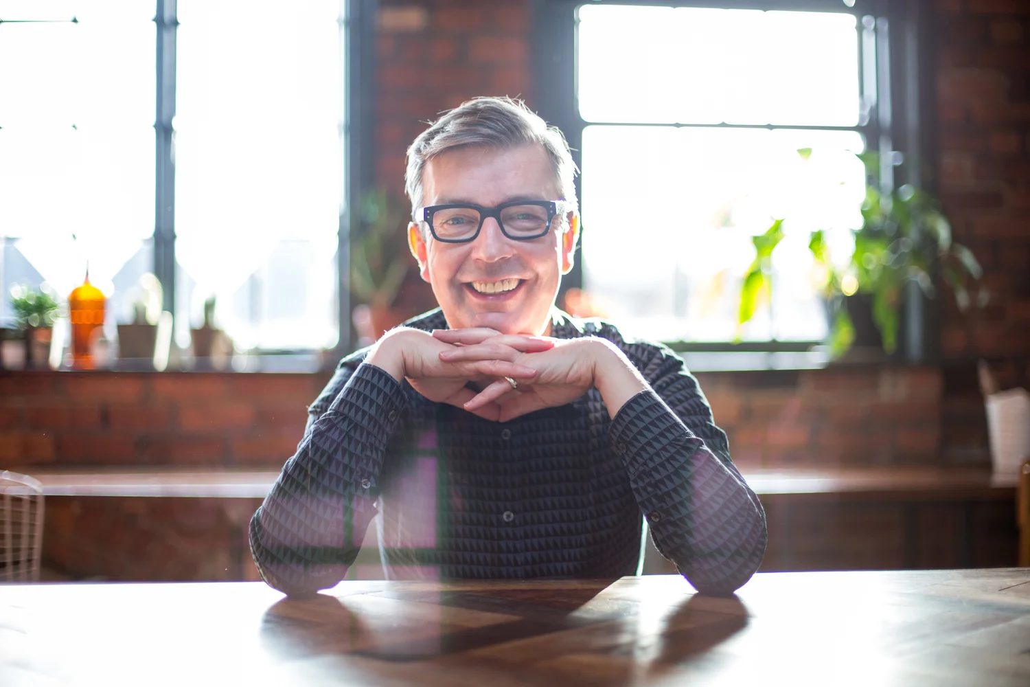 Contact — HOWARD MIDDLETON