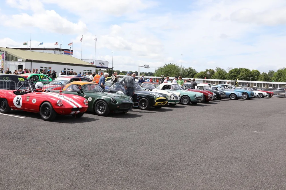 BARC Thruxton Retro 2025 — FISCAR - Keeping the Spirit of 1950s Sports ...