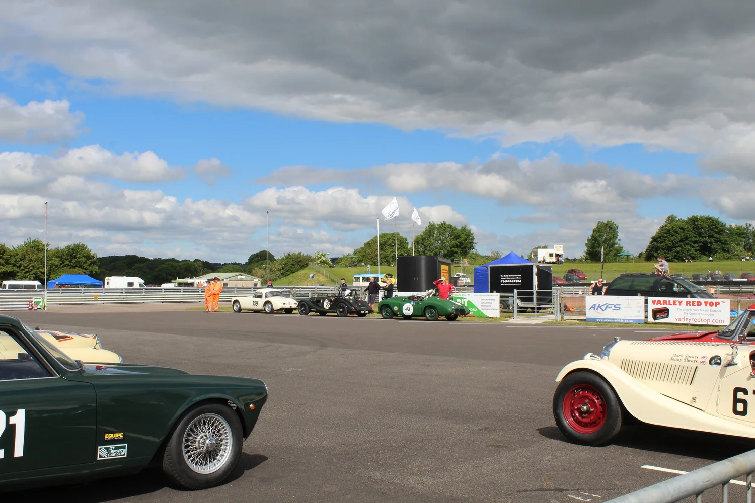 Thruxton Historics (2024) — FISCAR - Keeping the Spirit of 1950s Sports ...