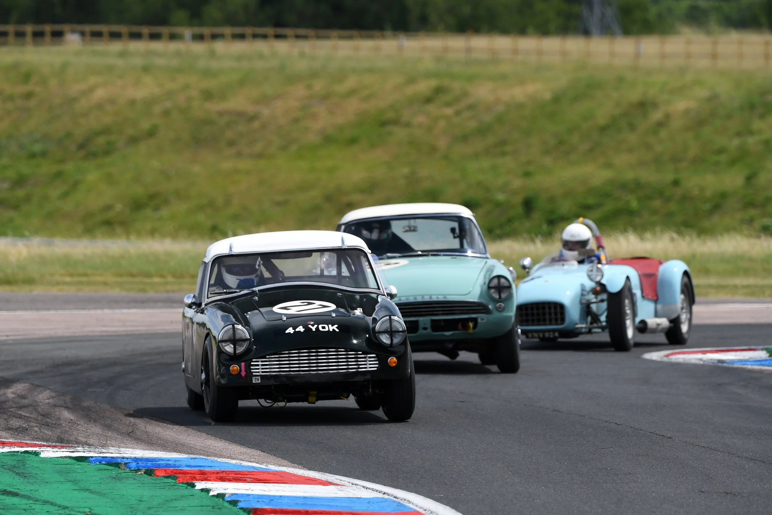 BARC Thruxton Retro 2025 — FISCAR - Keeping the Spirit of 1950s Sports ...