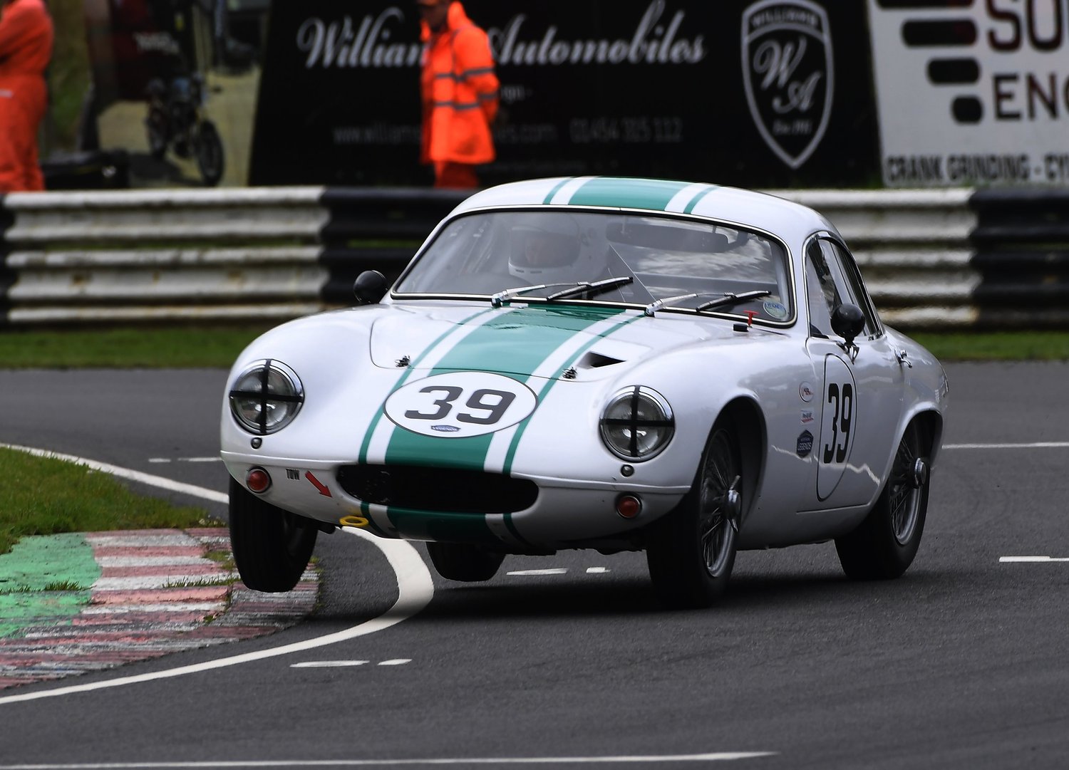 Castle Combe Autumn Classic 2025 — FISCAR - Keeping the Spirit of 1950s ...