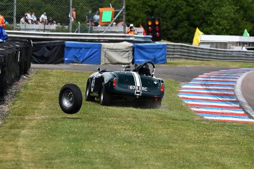 BARC Thruxton Retro 2025 — FISCAR - Keeping the Spirit of 1950s Sports ...