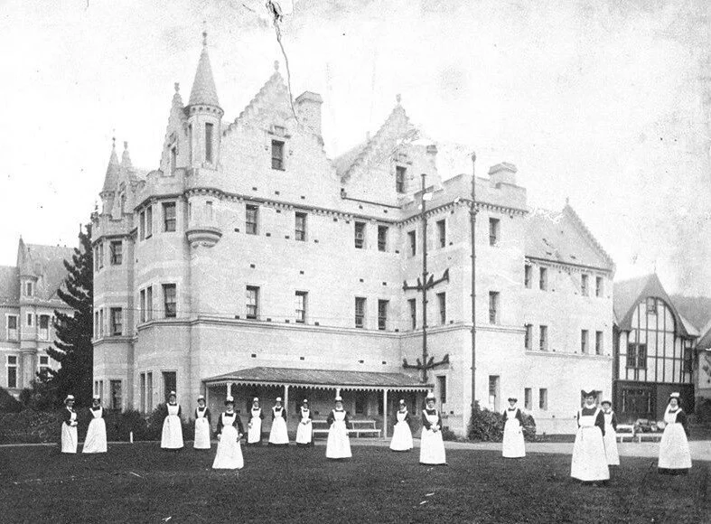 Roots Routes — Travel into your past