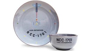 STAR TREK U.S.S. Enterprise NCC-1701 Dinnerware Set — GeekTyrant