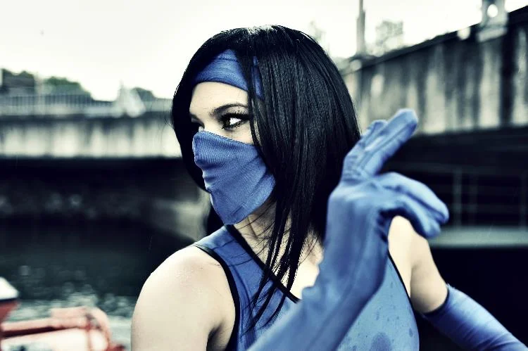 Kitana - Gamer Cosplay Collection — GeekTyrant