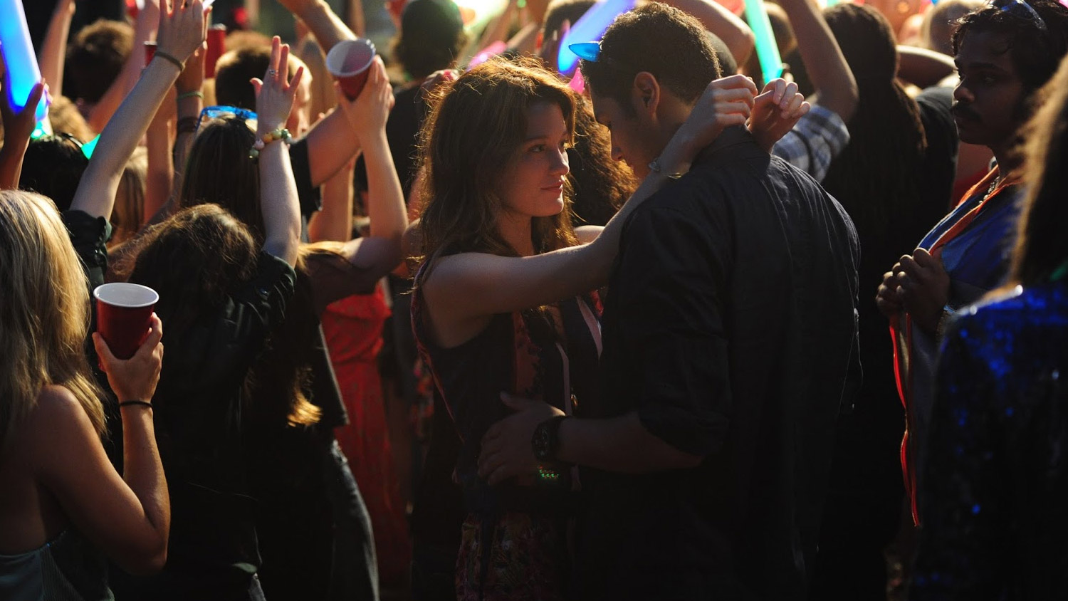 Red-Band Trailer for +1, a Twilight Zone Style College Party — GeekTyrant