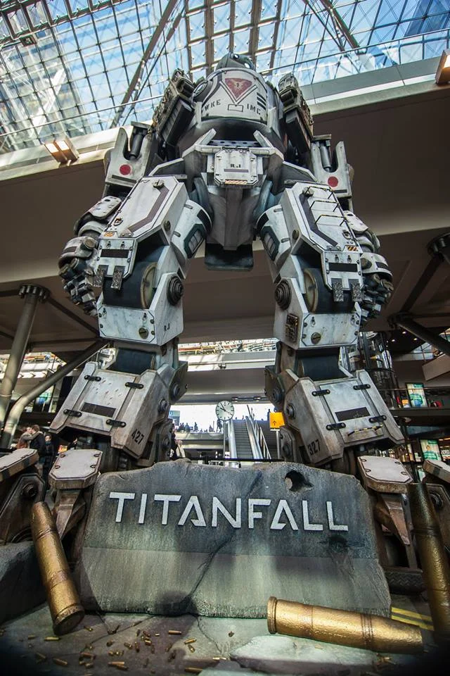 Amazing Life-Size TITANFALL Mech Display — GeekTyrant