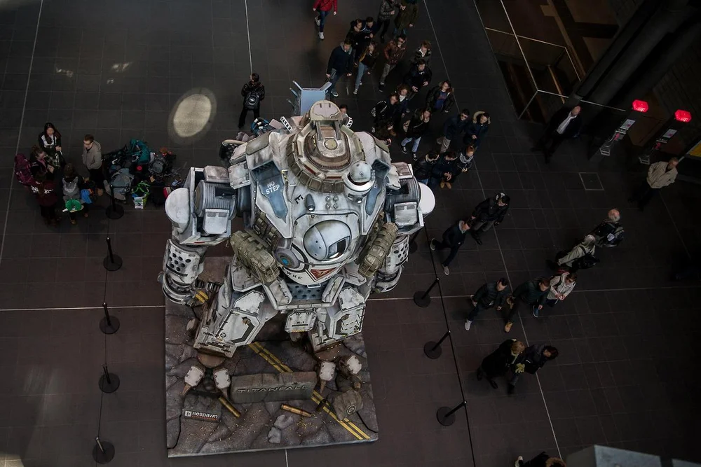Amazing Life-Size TITANFALL Mech Display — GeekTyrant