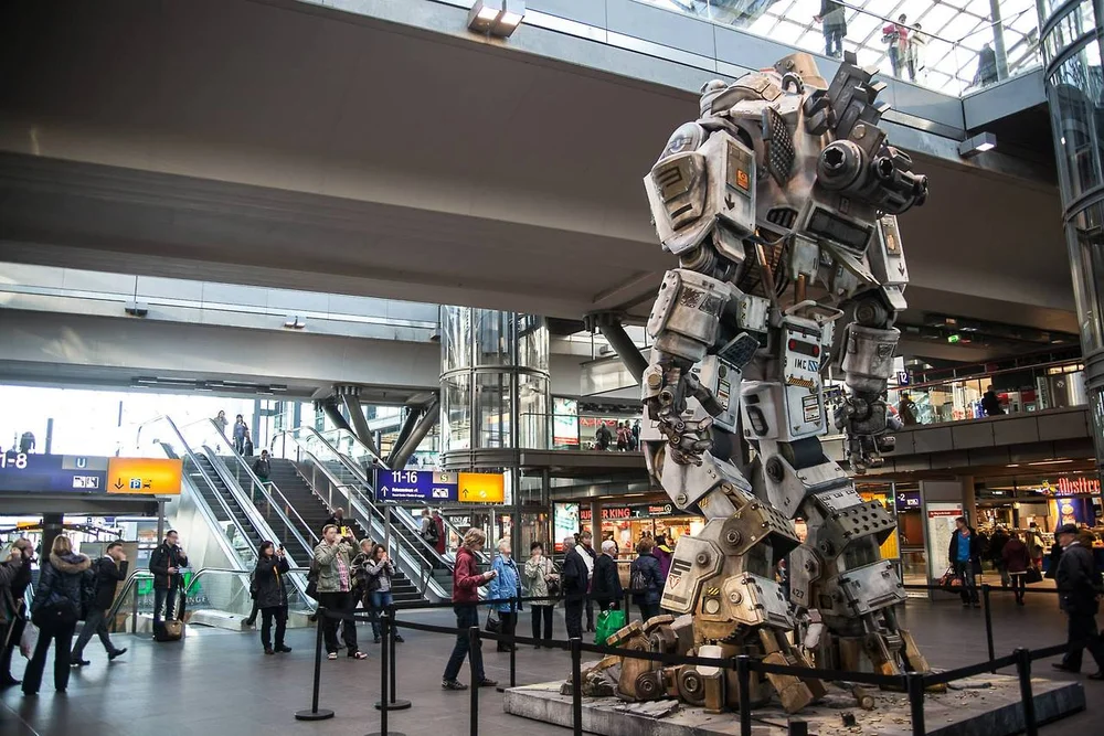 Amazing Life-Size TITANFALL Mech Display — GeekTyrant
