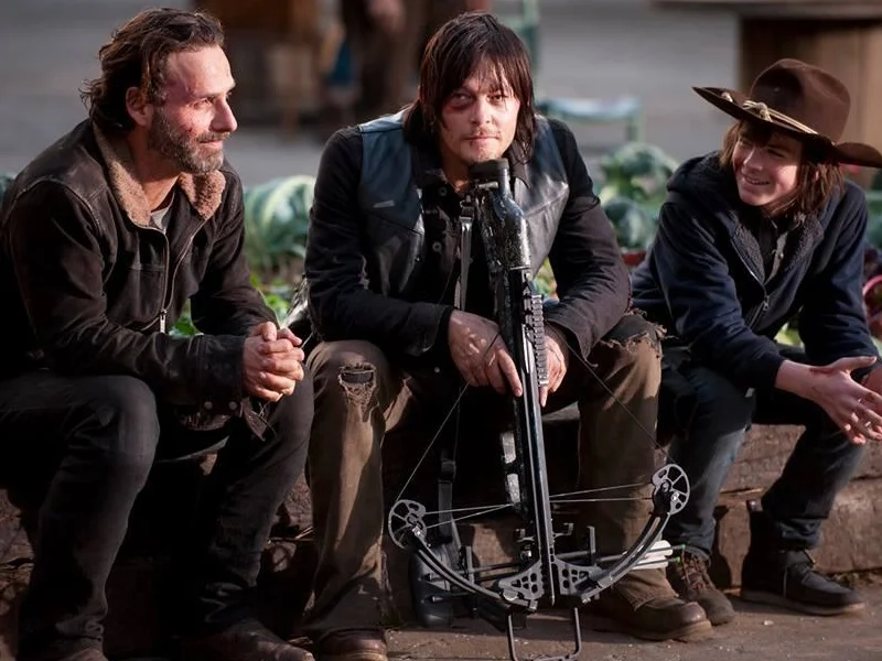 THE WALKING DEAD Showrunner Discusses Season 5 and Spinoff Series — GeekTyrant