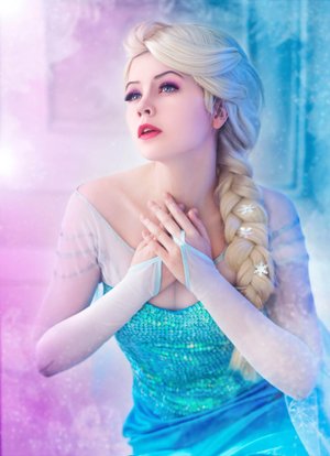 Dazzling Elsa from FROZEN Cosplay — GeekTyrant