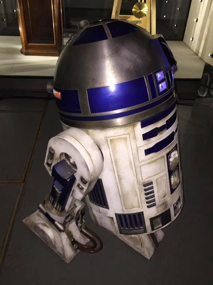 Photos of the R2-D2 Unit Used in STAR WARS: EPISODE VII — GeekTyrant
