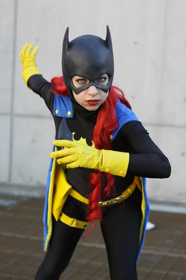 Two Batgirl Character Designs Combined in One Cosplay — GeekTyrant