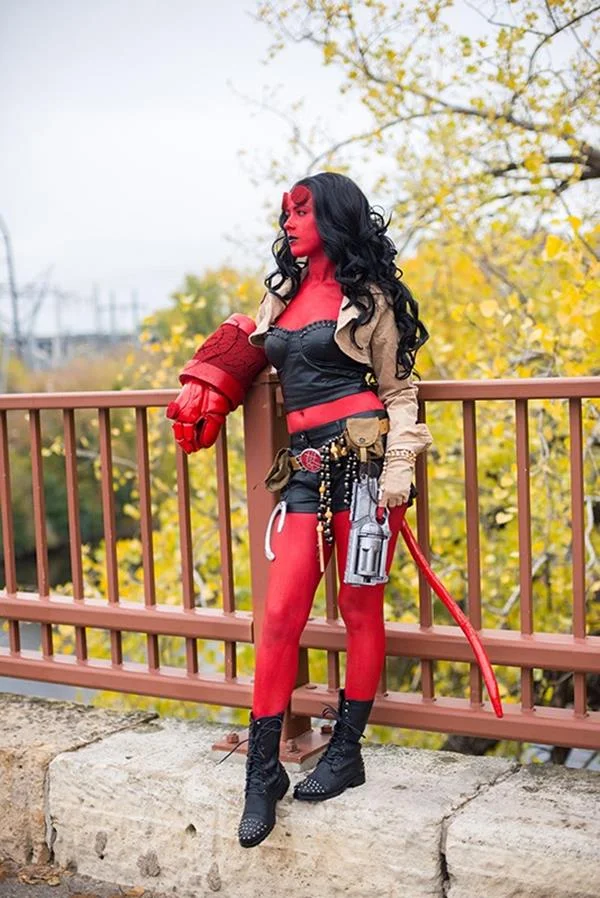 Cosplay Attack: Hellgirl, Cyclops, Dhalsim, Link, Robin, Venom ...
