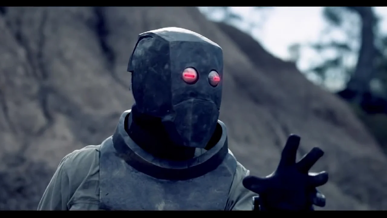 Stranded Astronaut Uses Time Travel to Fix His Ship in Short Film TIME ...