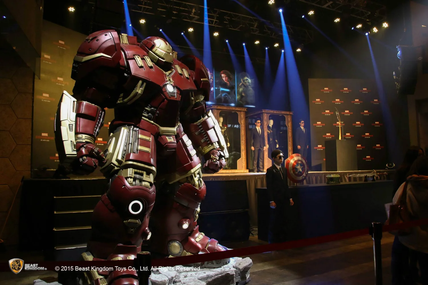 This Amazing Life-Sized Hulkbuster Statue Costs $21,500 — GeekTyrant