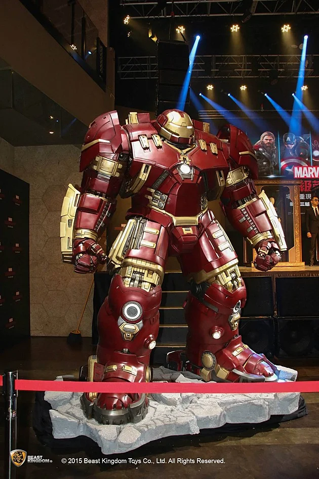 This Amazing Life-Sized Hulkbuster Statue Costs $21,500 — GeekTyrant