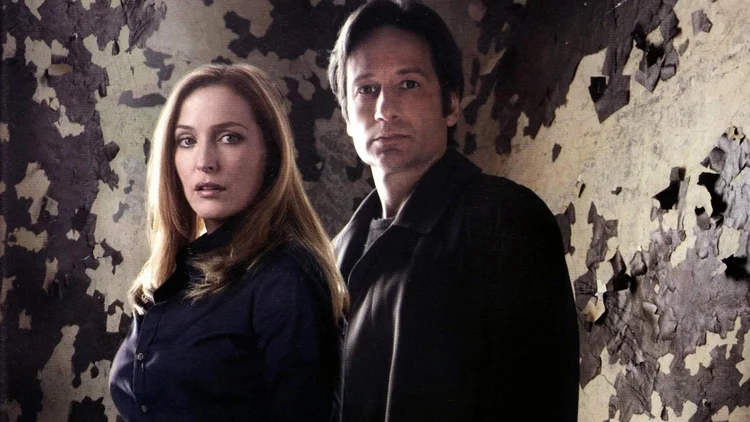 First Look at Mulder and Scully in THE X-FILES Revival Set Photo ...