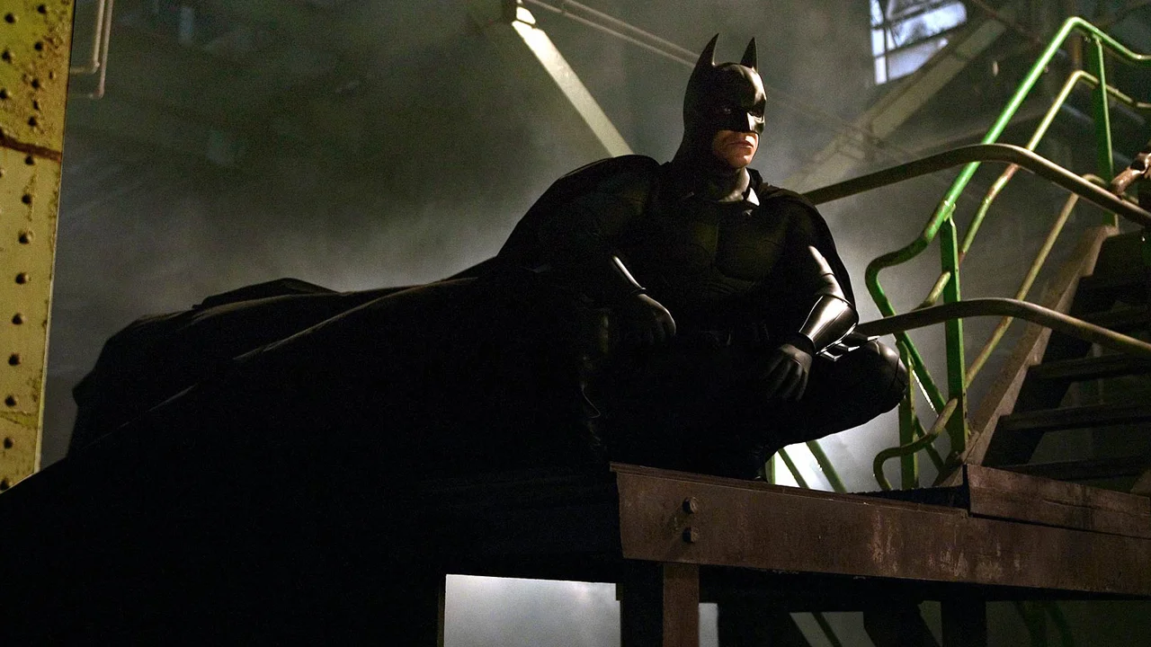 Christopher Nolan Talks About BLADE RUNNER's Influence on BATMAN BEGINS ...